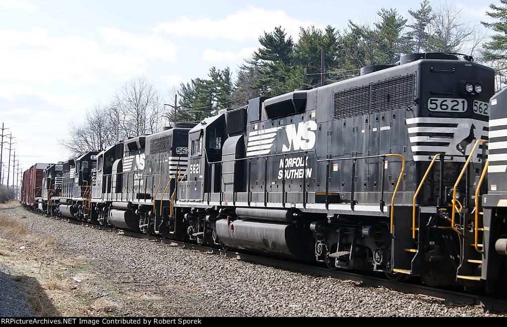 NS 33A Trailing Units - 3/19/2011